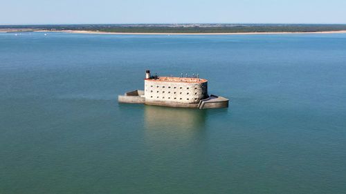 Fort Boyard – Protection against swell